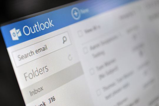 Microsoft has turned Outlook into a Progressive Web App - The Verge