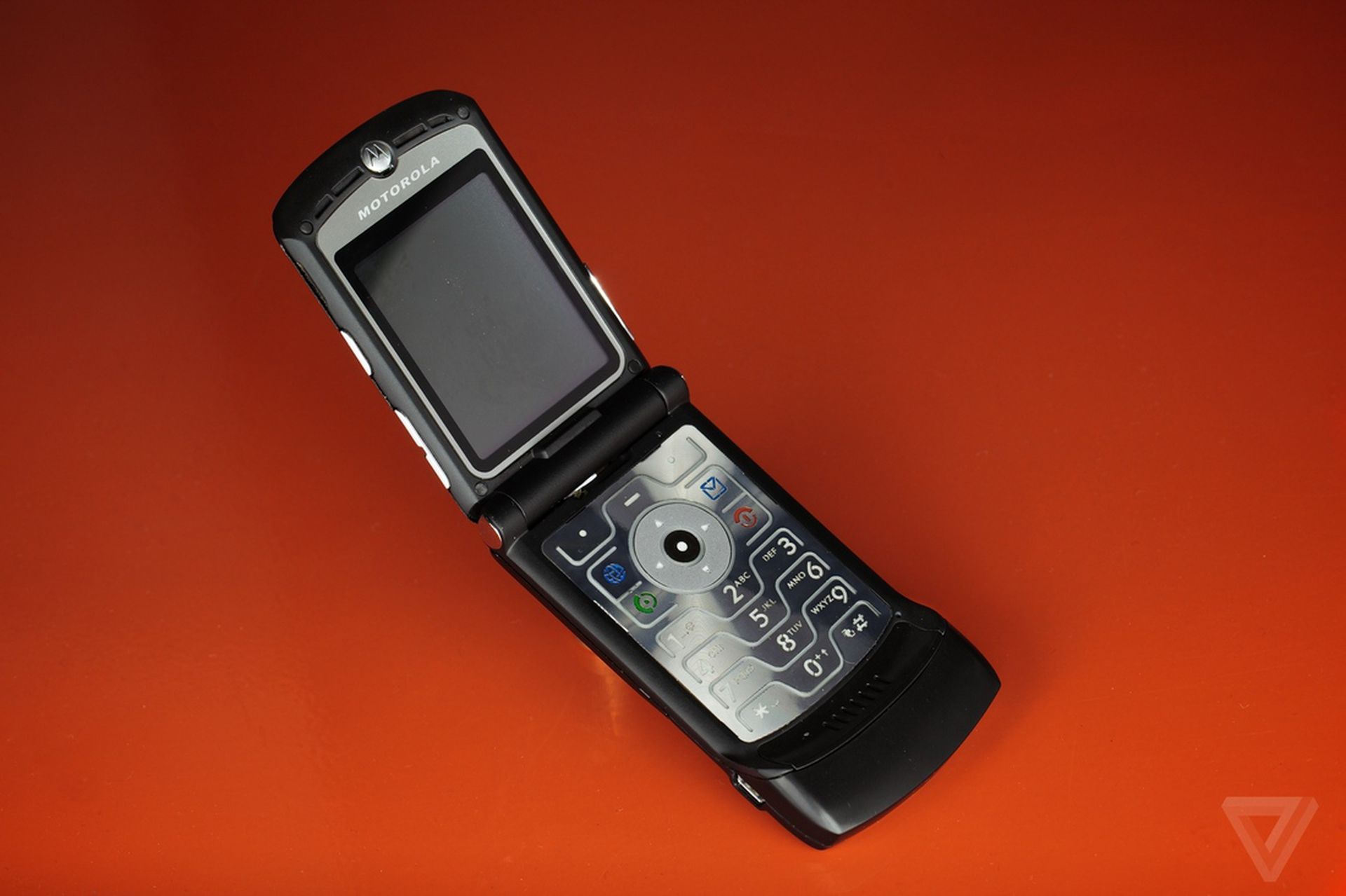 Why flip phones should be the future of smartphones - The Verge